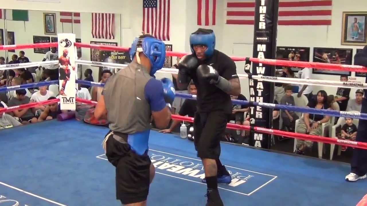 Shawn Porter sparring Lanell Bellows at the Mayweather Boxing Club ...