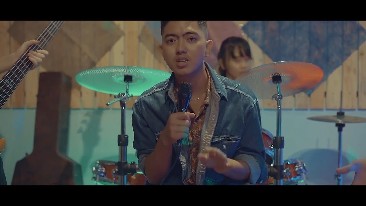 Htoo Myat Zaw x Pone Yape - ကန့်သတ်နယ်မြေ (Music Video) Acordes - Chordify