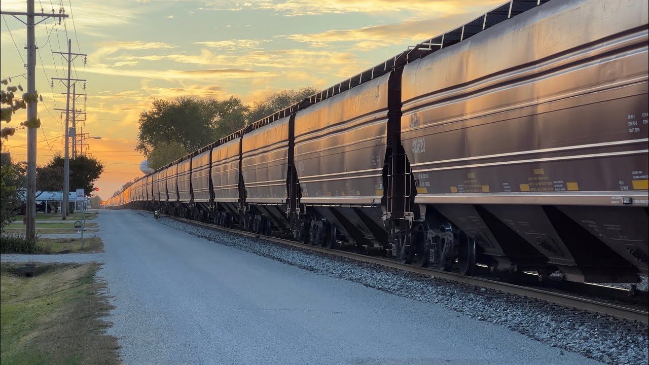 Southbound Indiana Rail Road Grain Loads in Newton, IL - October 15, 2022 - YouTube