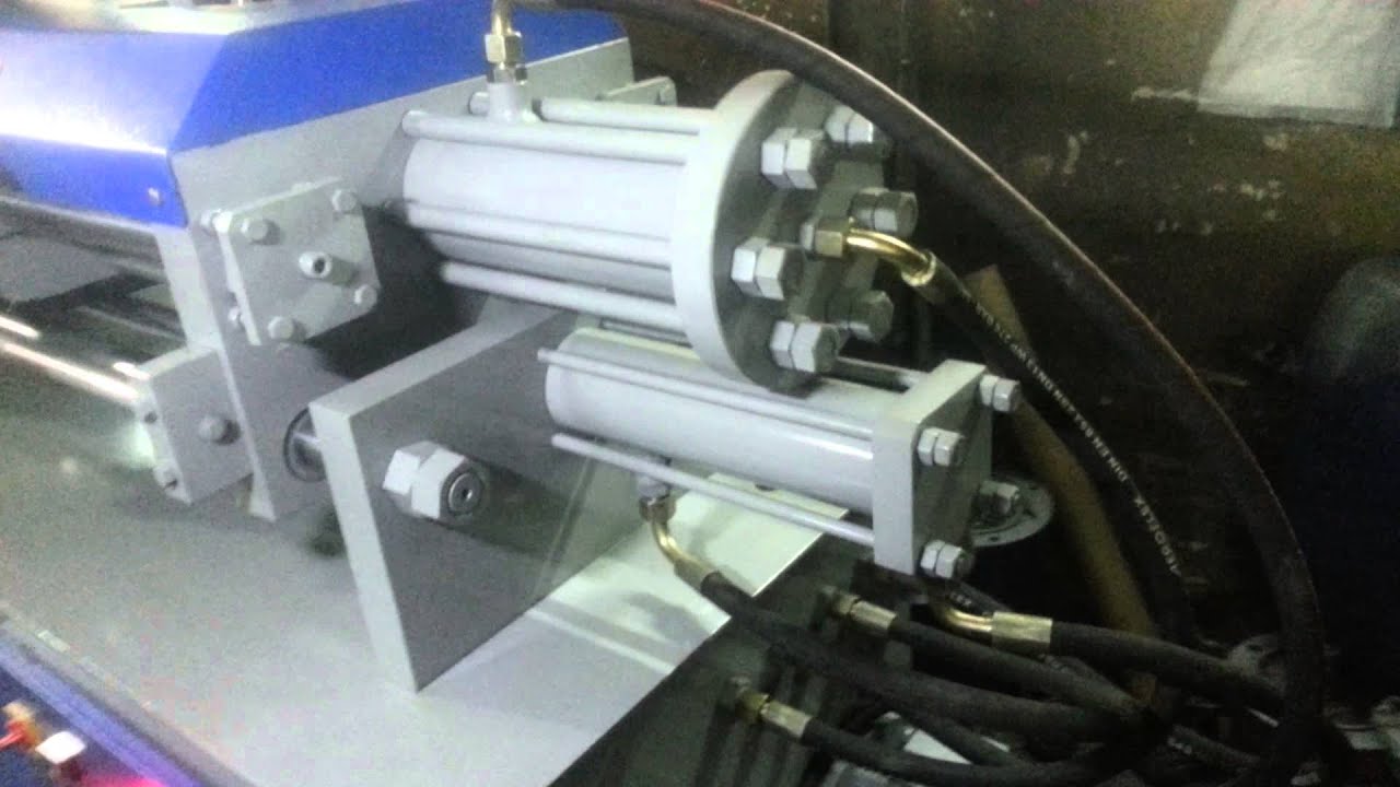 Insert injection plastic molding machine - YouTube