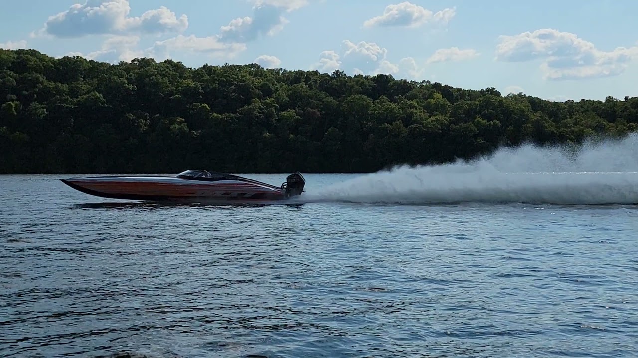 34 MTI Cat Cruising By @ Lake Of The Ozarks - YouTube