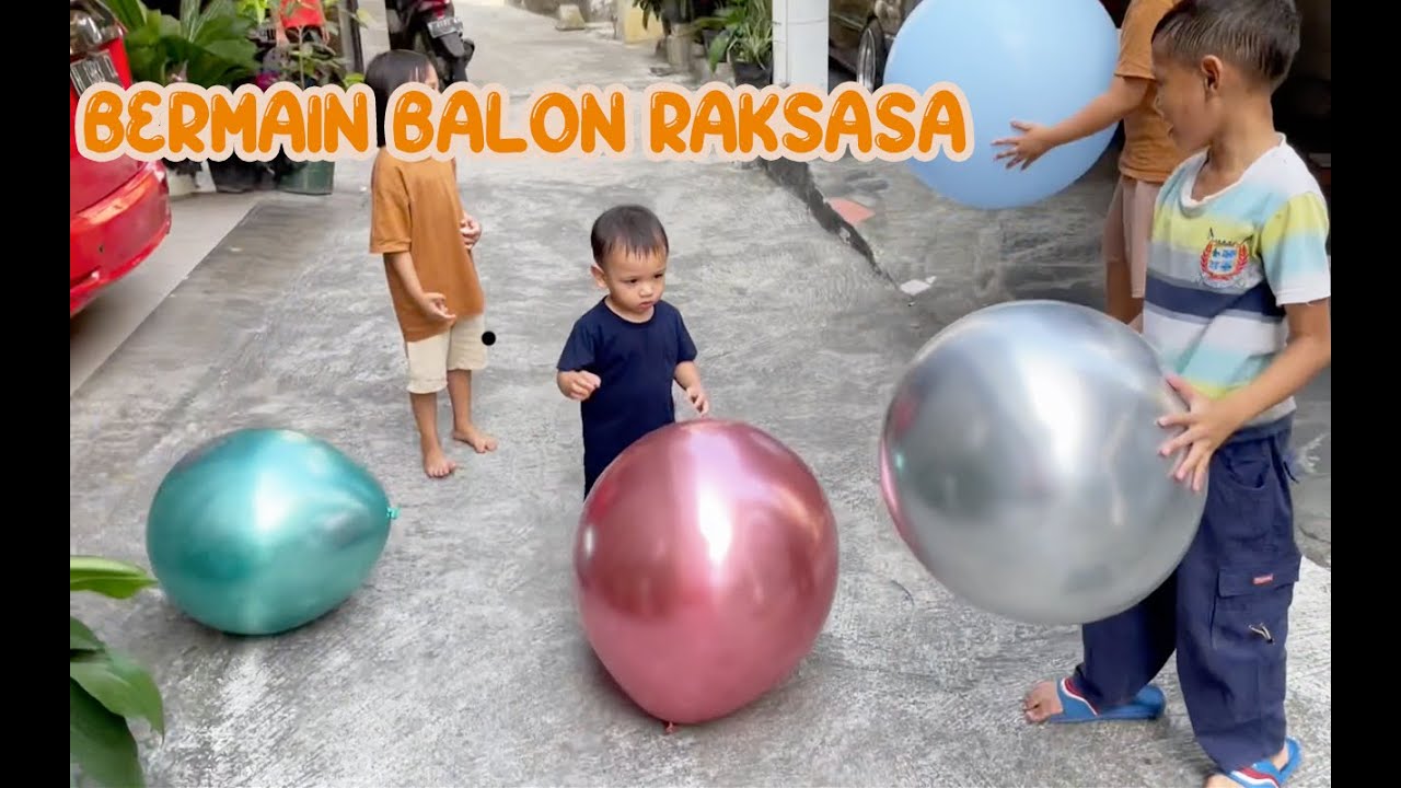 ABHISEVA AND FRIENDS PLAYING GIANT BALLOON | BERMAIN BALON RAKSASA ...
