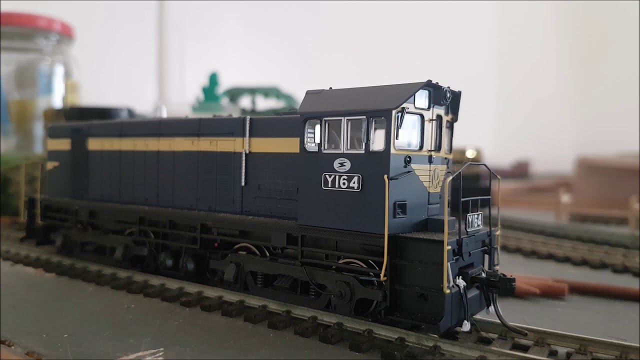 HO scale Y class diesel cold engine start - YouTube