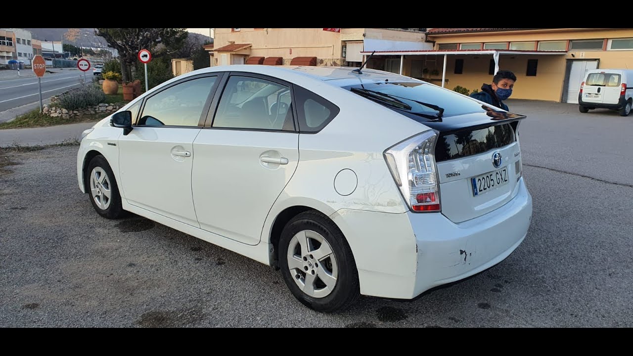 Toyota Prius review by 10 years old boy - YouTube