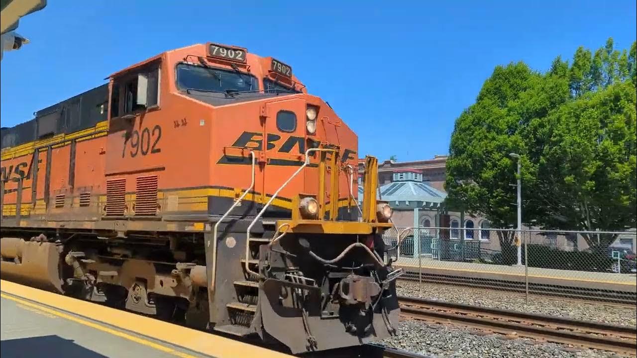BNSF container with weathered H2 SD70MAC in Auburn WA - YouTube