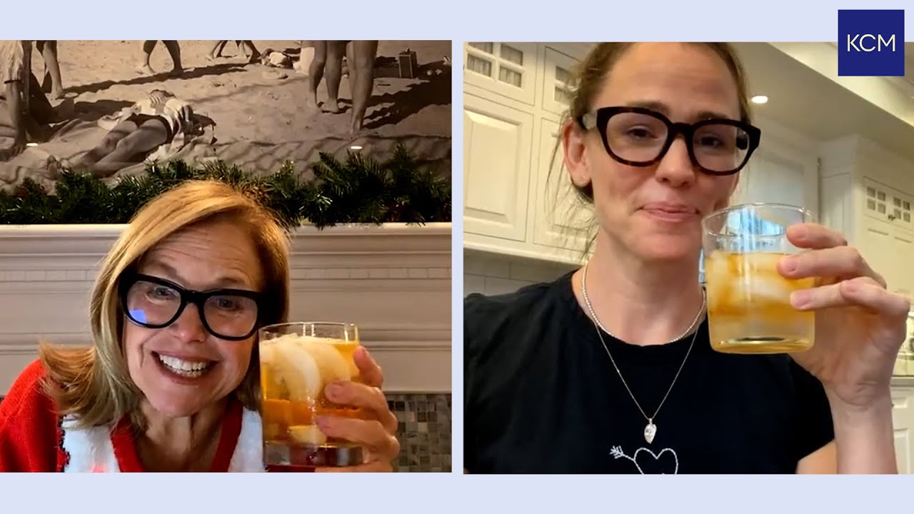 Holiday Cocktails With Jennifer Garner - YouTube
