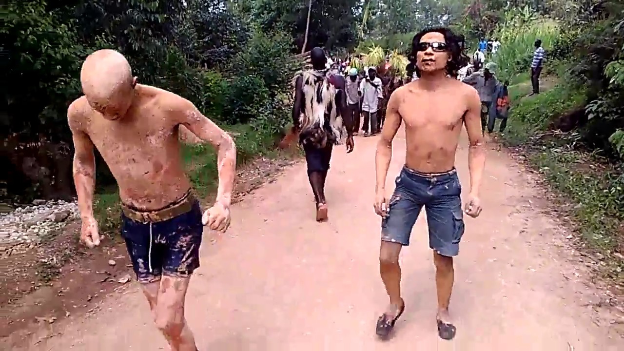 Kenyan Tiriki community celebrating circumcision - YouTube