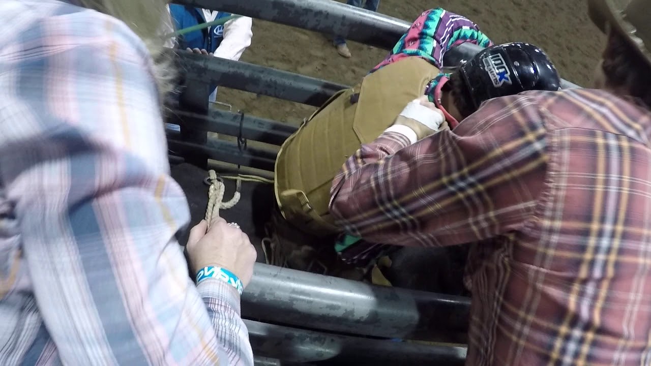 6195 Showdown (Davis Rodeo Ranch) - YouTube