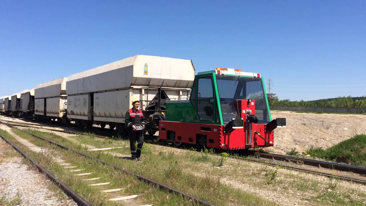 ES600 shunter hauling 600 tons - YouTube