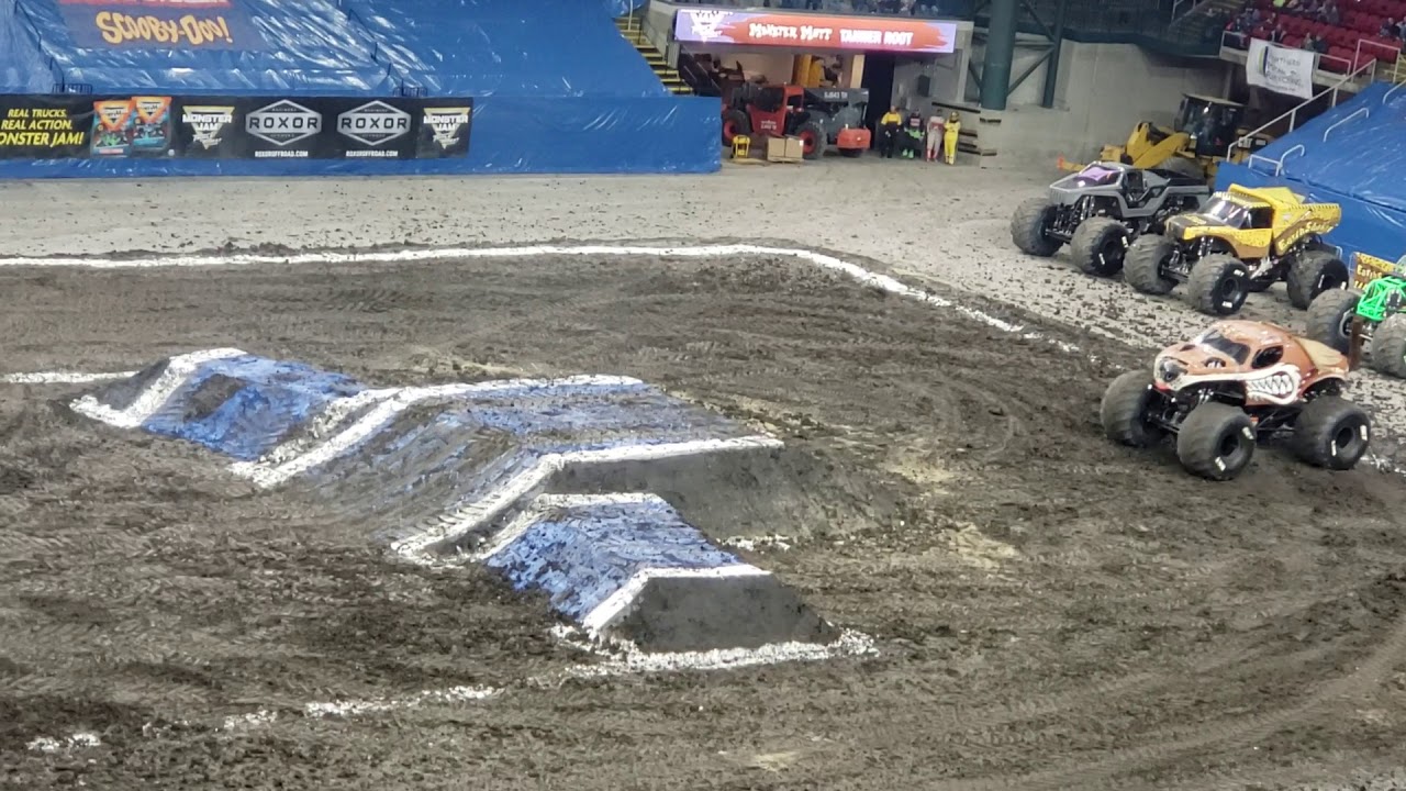 Monster Mutt...Freestyle ...01/31/20...Fargo,ND - YouTube