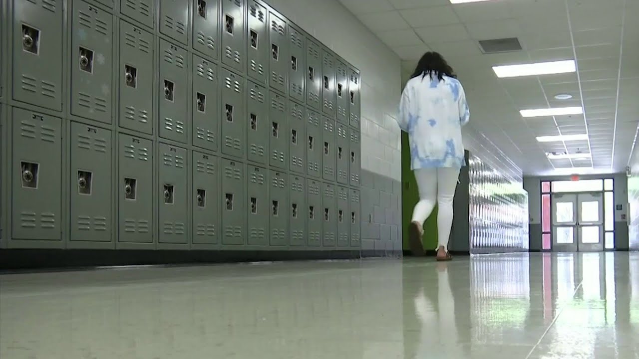 Students return to school to clean out lockers - YouTube