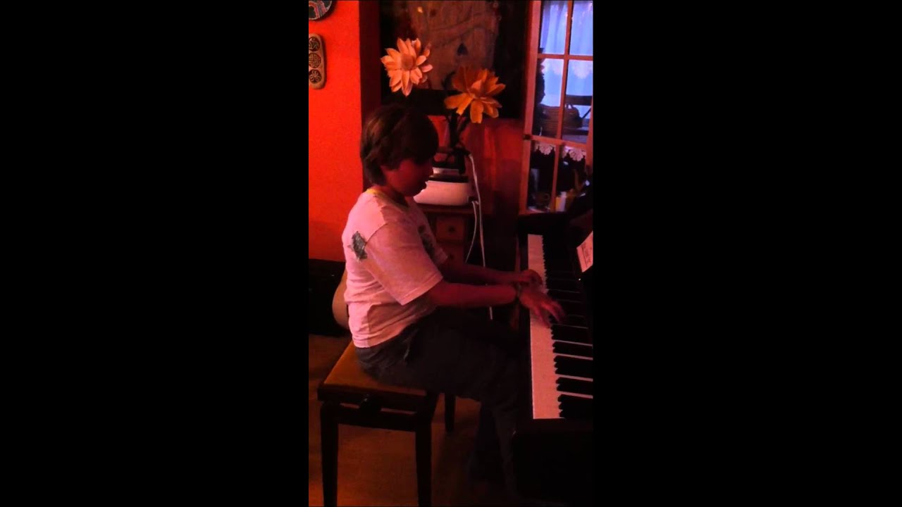 Abel al piano - YouTube