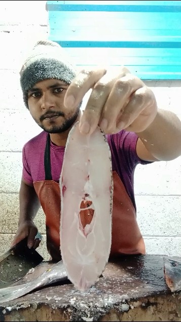 Amazing Safi fish cutting skills - YouTube