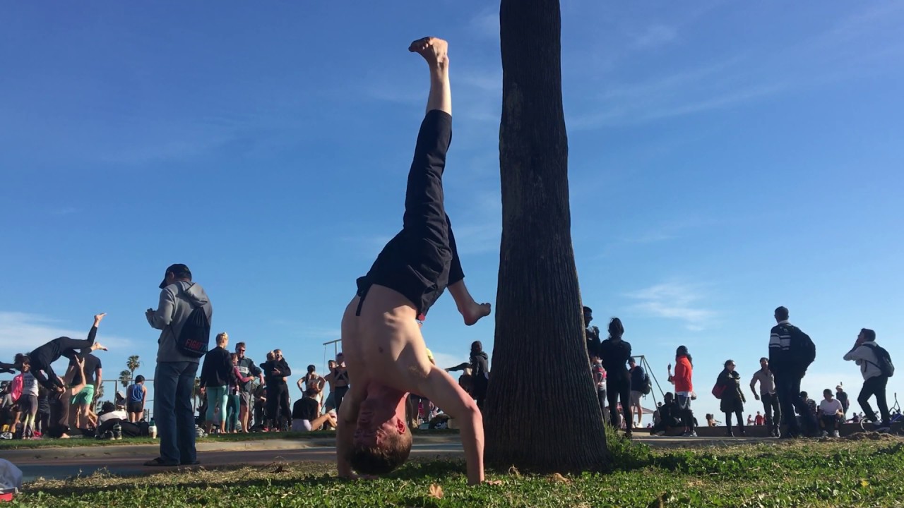 Hollowback Handstand - YouTube