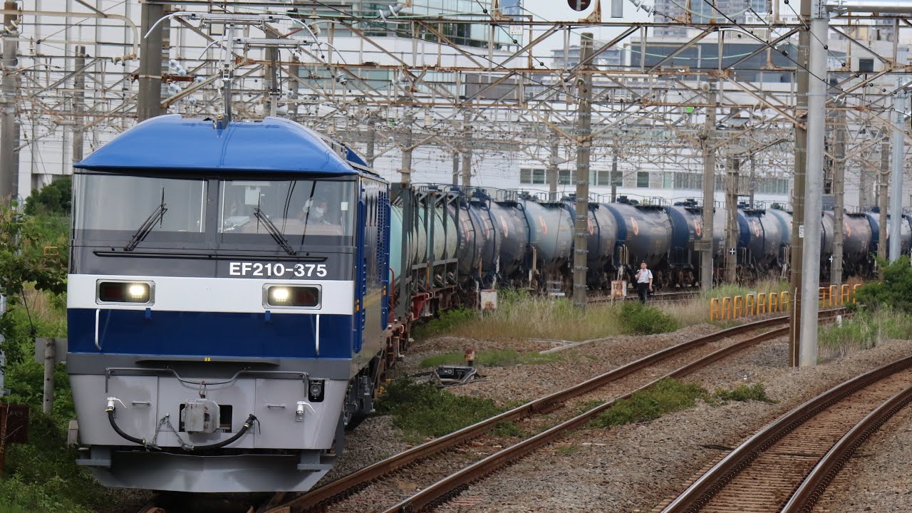 運用開始したてでピカピカ！4074レ 【EF210-375号機+コキ+タキ 新川崎駅通過シーン！】 - YouTube