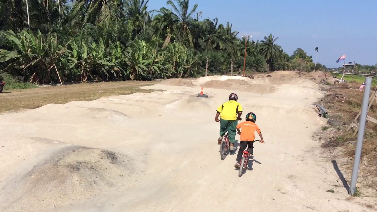 BELAHAN TAMPOK TV - YouTube