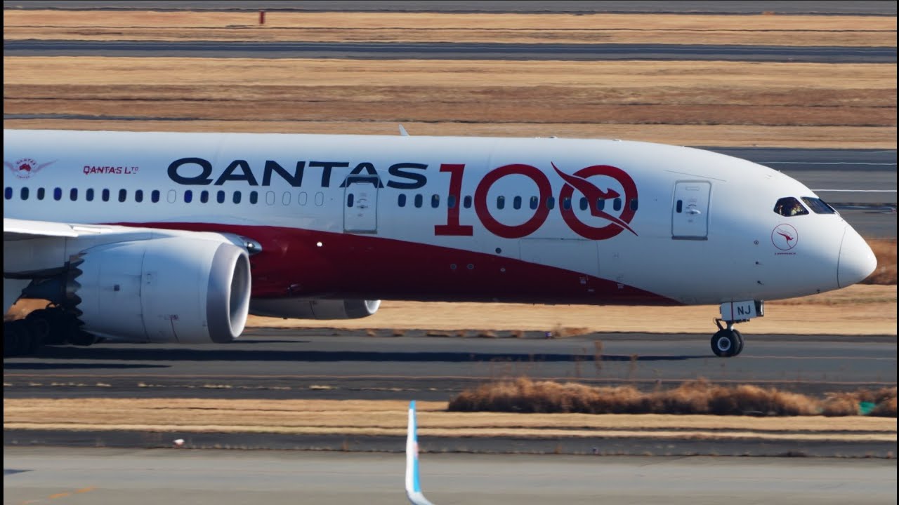 Qantas 100th Anniversary Livery Boeing 787-9 VH-ZNJ | Tokyo Haneda ...