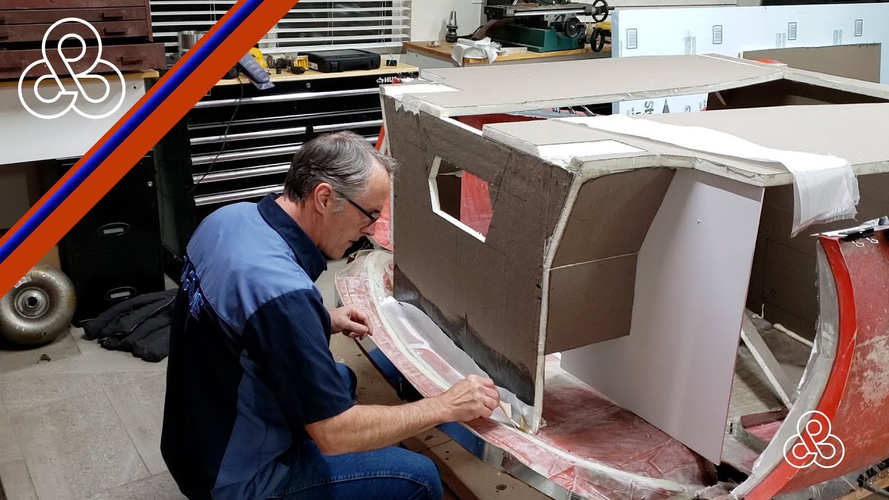 A23 - Work on the monocoque tub, we laminate the bulkheads and floor ...
