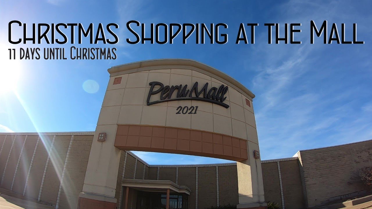 Christmas Shopping at the Peru Illinois Mall. 11 Days before Christmas ...