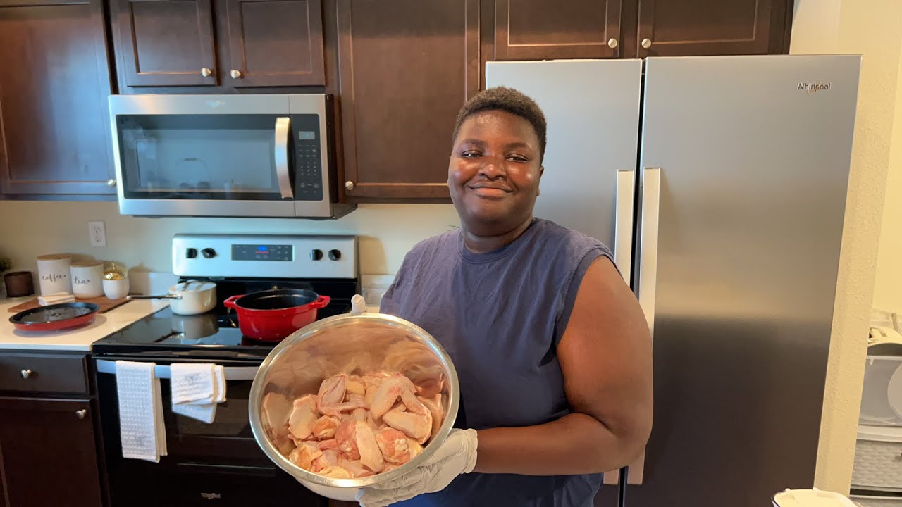 ELIJAH THE 13 YR OLD COOK 👨‍🍳 FRYING CHICKEN FOR HIS FAMILY DINNER ...