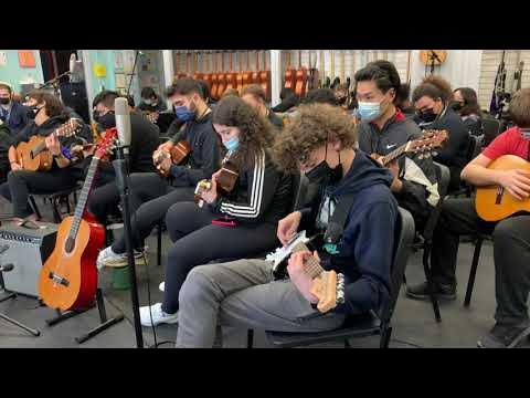 Absolute Beginner High School Guitar Class Plays Waves - YouTube