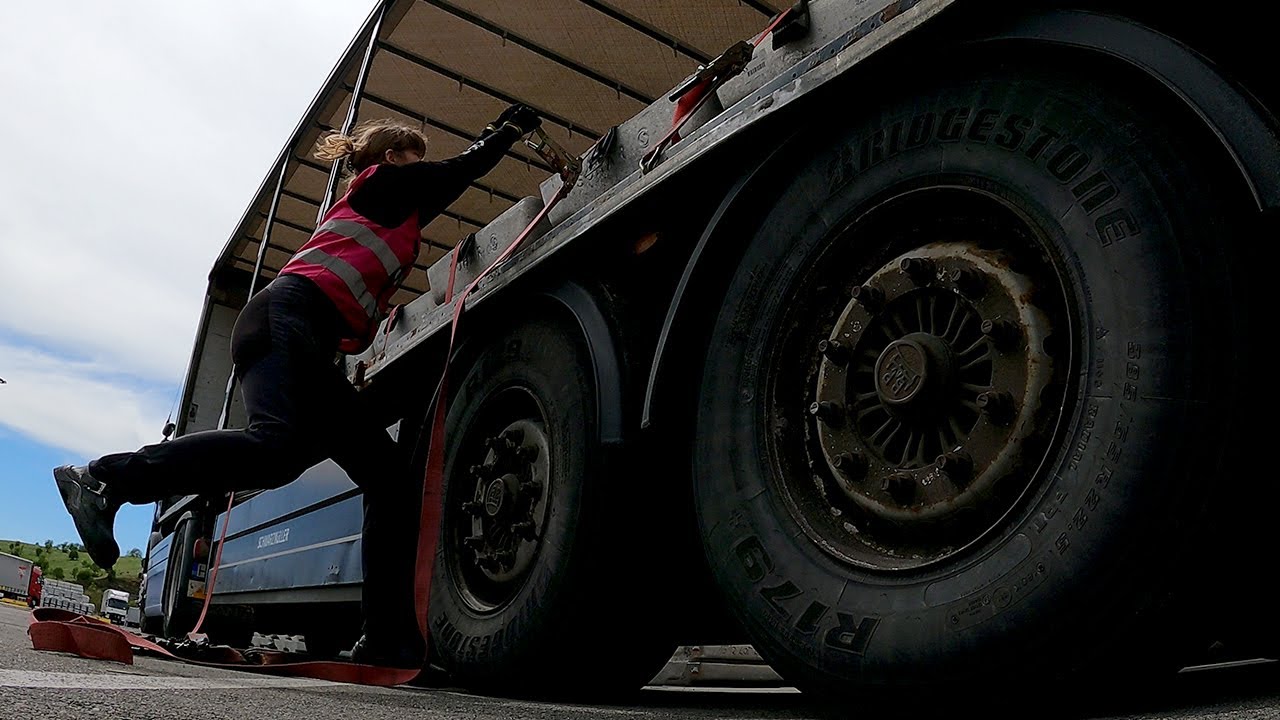 Securing my 24 tonnes of aluminium cargo - YouTube
