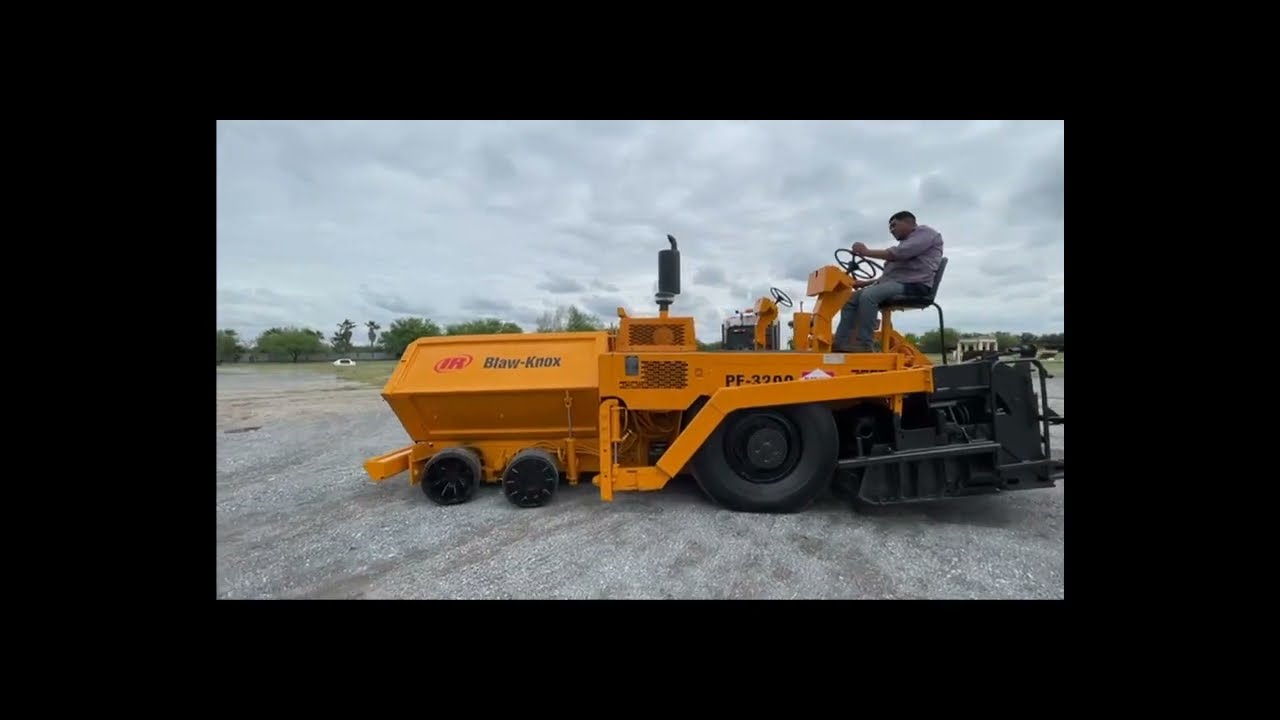 PAVIMENTADORA BLAW KNOX PF 3200 - YouTube