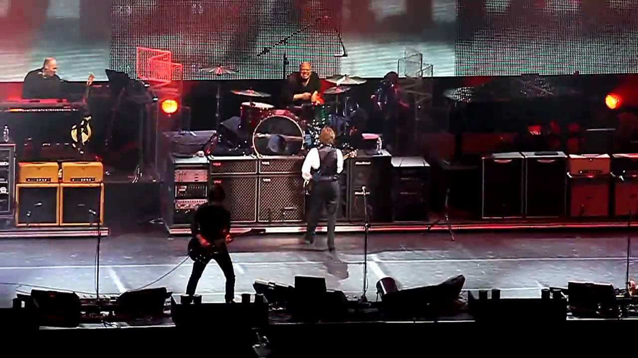 Paul McCartney - Back In The USSR, Phoenix, AZ; March 28th 2010 - YouTube