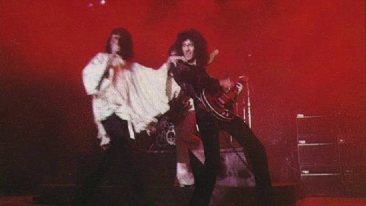Queen- Live in Tokyo, 3/22/1976 - YouTube