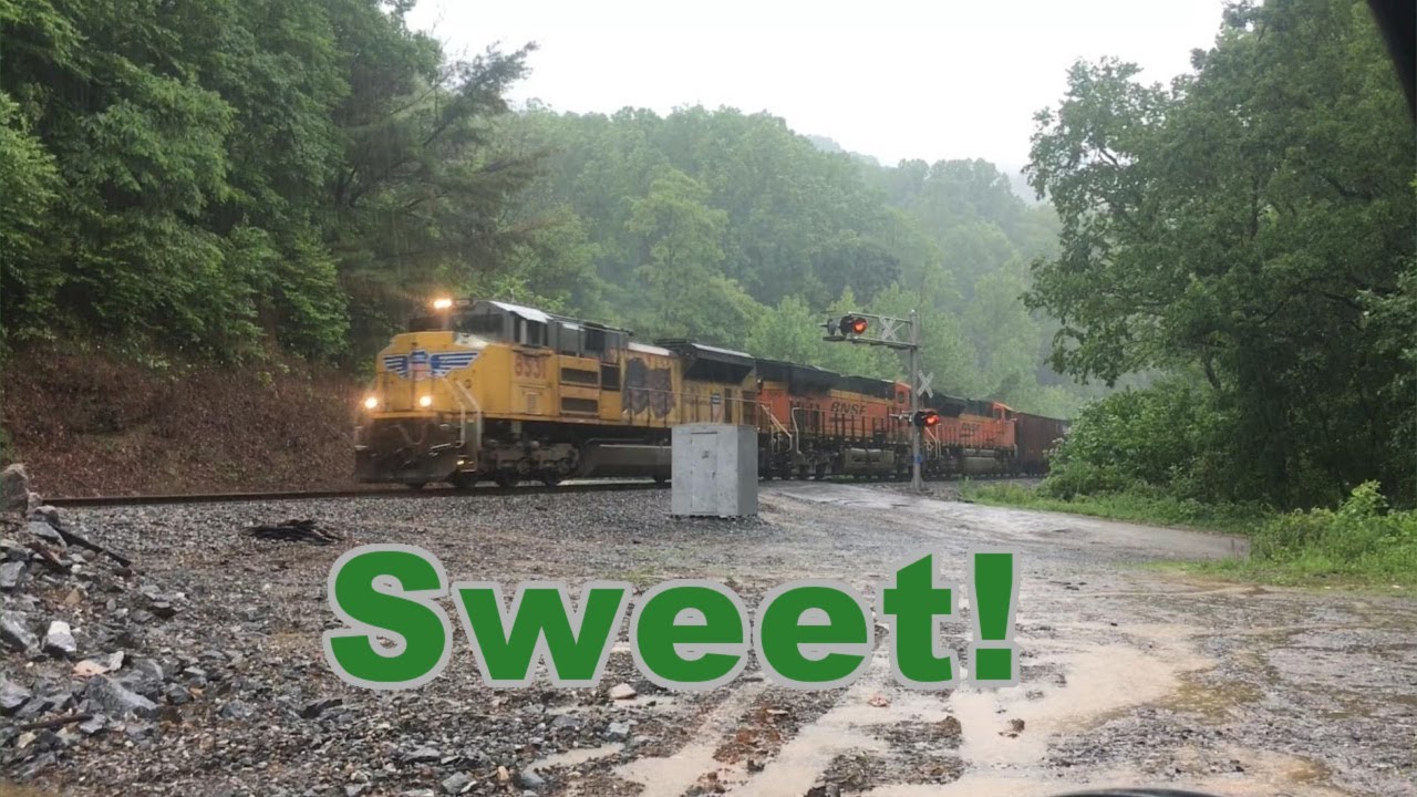 BNSF and Union Pacific visit the CLINCHFIELD loops plus a SD40-3 on ...