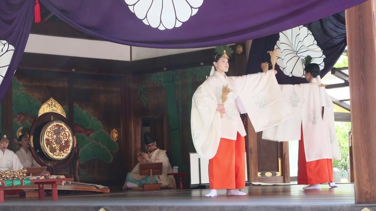 Kagura, Shinto Ritual Ceremonial Dance 02, Miko Shamans, Fushimi Inari ...