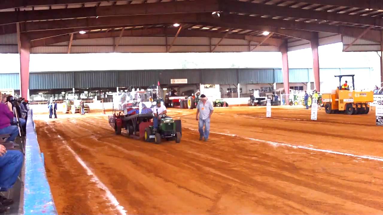 Ocala Super Pull, Sunday, 1050 lb class, third place. - YouTube