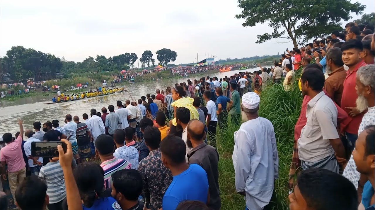 মানিকগঞ্জের দশআনি খেয়া ঘাটে নৌকা বাইচে মারামারি 👨‍🦯 - YouTube