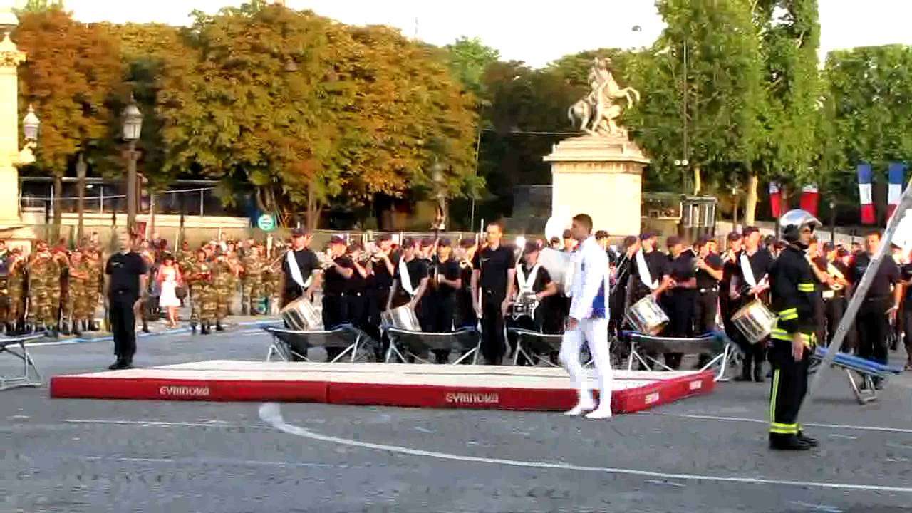 Le spectacle des sapeurs-pompiers de Paris du défilé du 14 juillet 2011 ...