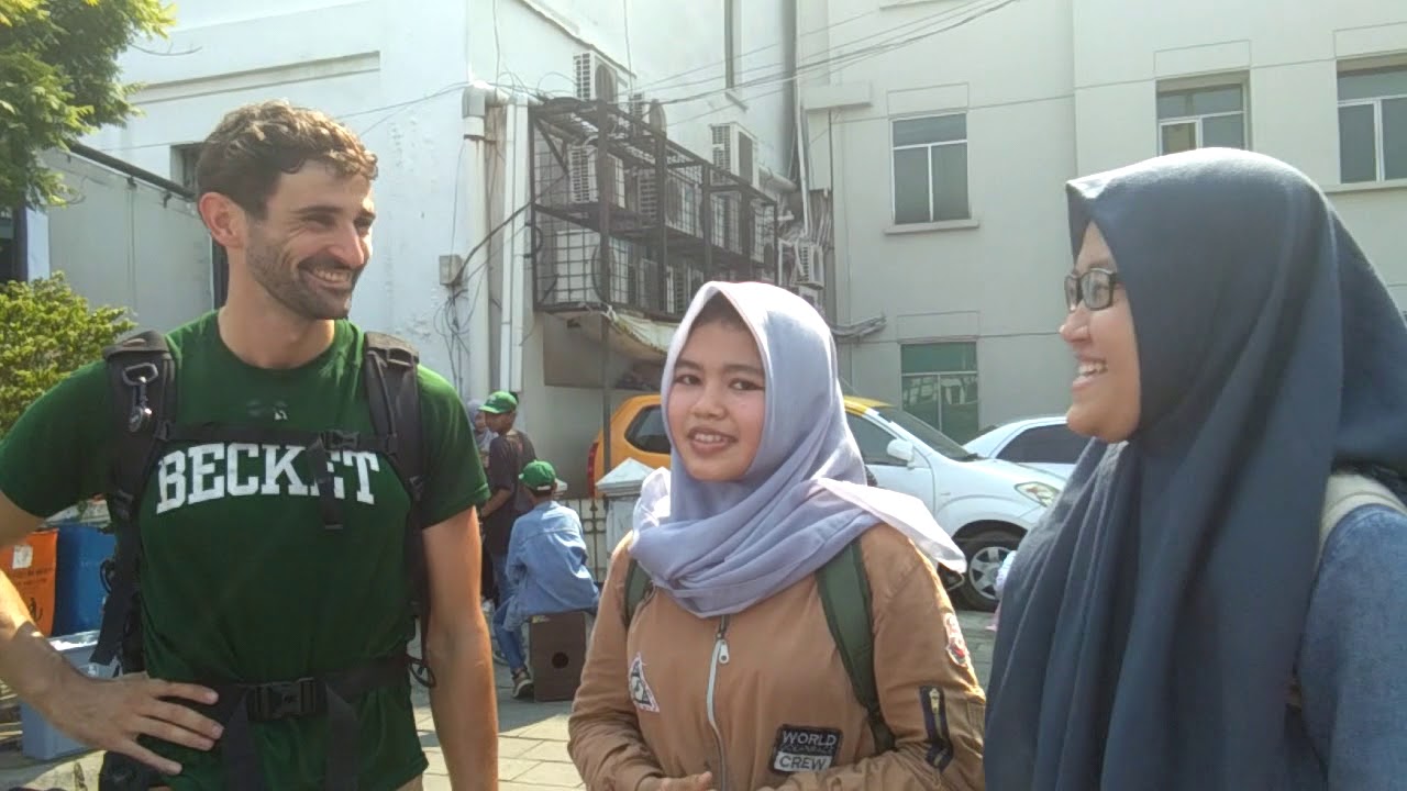 Komunikasi inggris (narrative speaker) cindy, merry, seafani, titi ...
