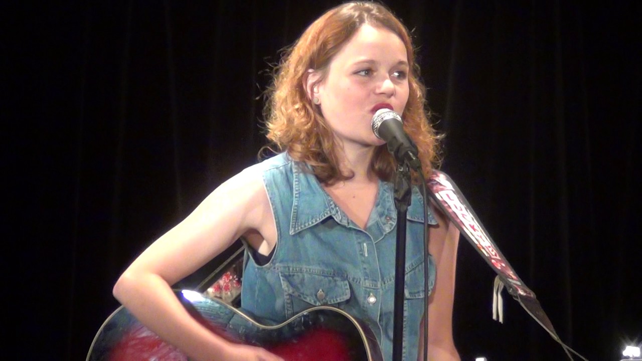 Audrey Loyé et sa chanson Sextoys au tremplin +2talents - YouTube