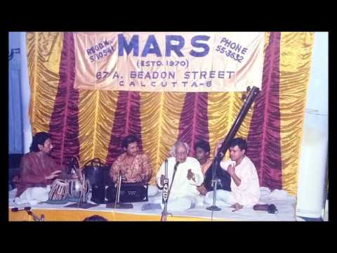 Ustad Abdul Rashid Khan with Pandit Sandeep Deb on Tabla - Raga Yaman ...