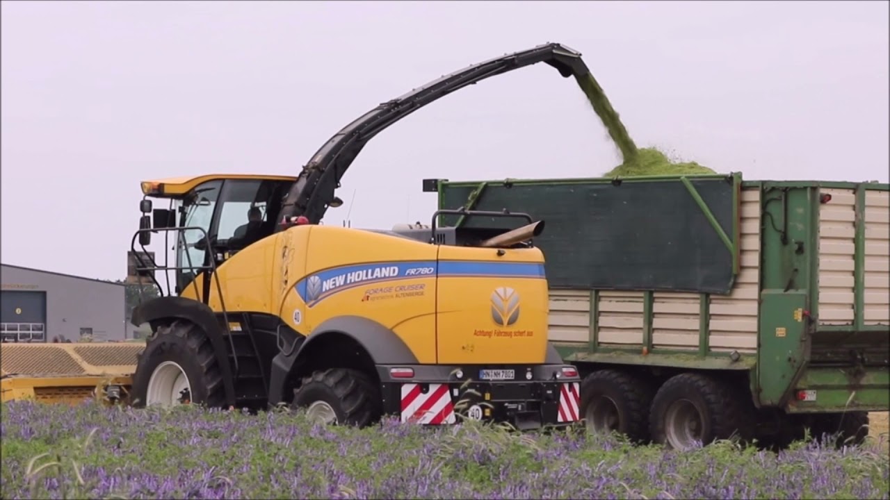 WickRoggen häckseln mit New Holland FR780 und JohnDeere Gespanne! - YouTube