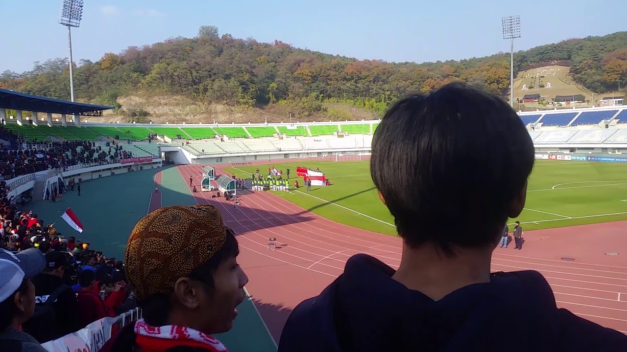 Lagu indonesia raya @paju stadium korea selatan - YouTube