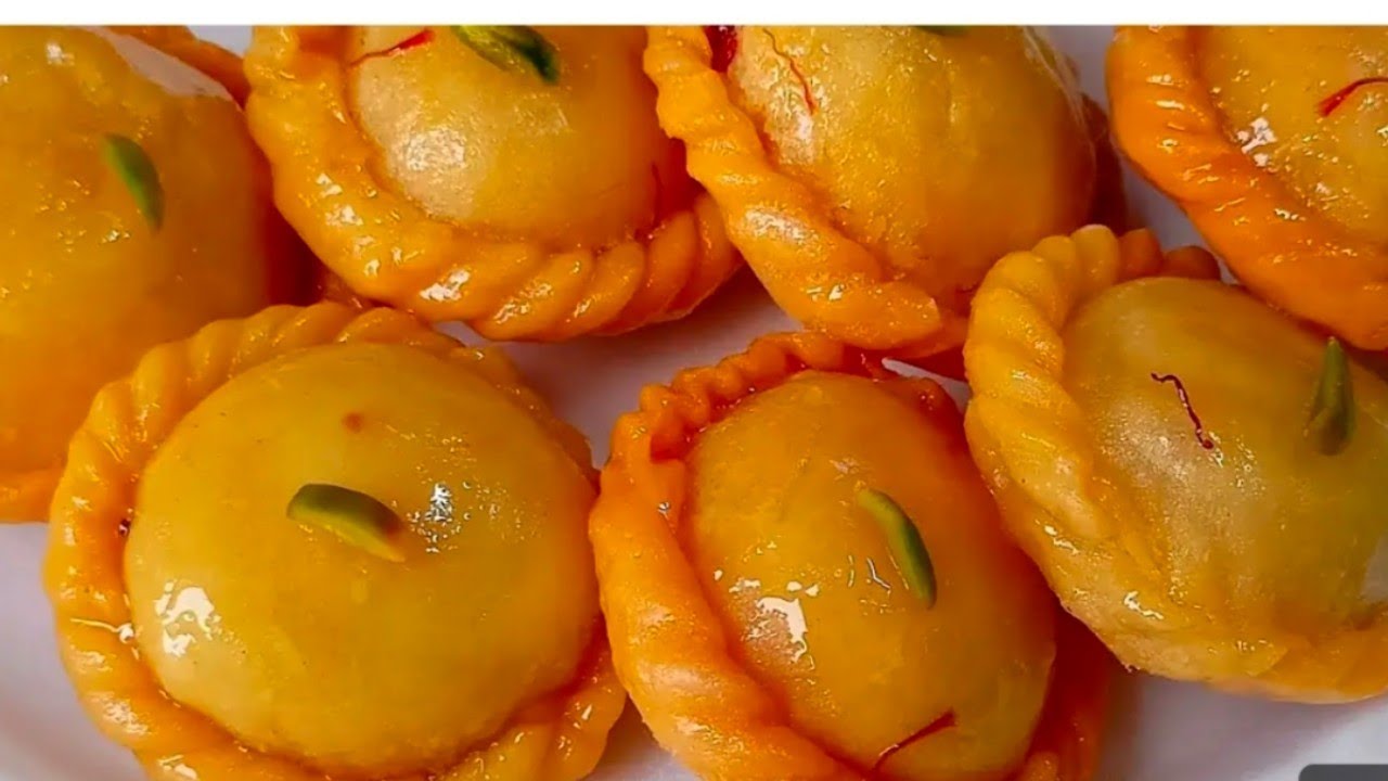 Holi special chandrakala sweet recipe - YouTube
