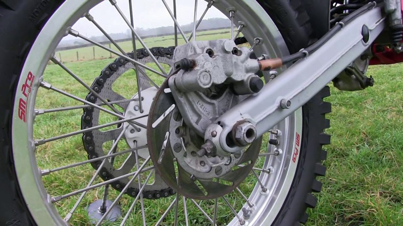Classic Dirt Bike 1990 CZ 125 - YouTube