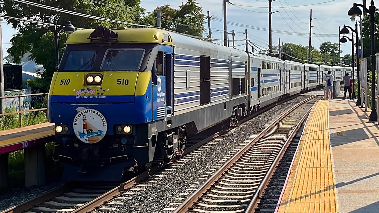 LIRR evening rush trains at Bayshore ft #2798 The Cannonball Express 7 ...