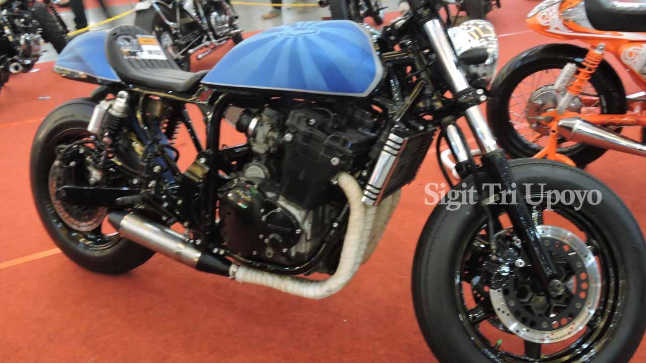 CBR 1000 4 Cylinder DOHC Custom Built Motorcycles - YouTube