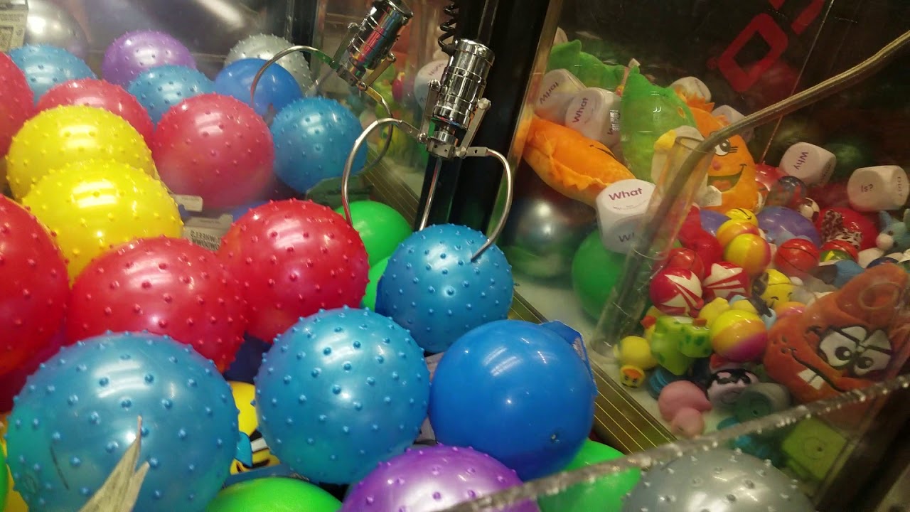 Super saver cinema 8 Kodiak bear claw machine Quinn part 2 - YouTube