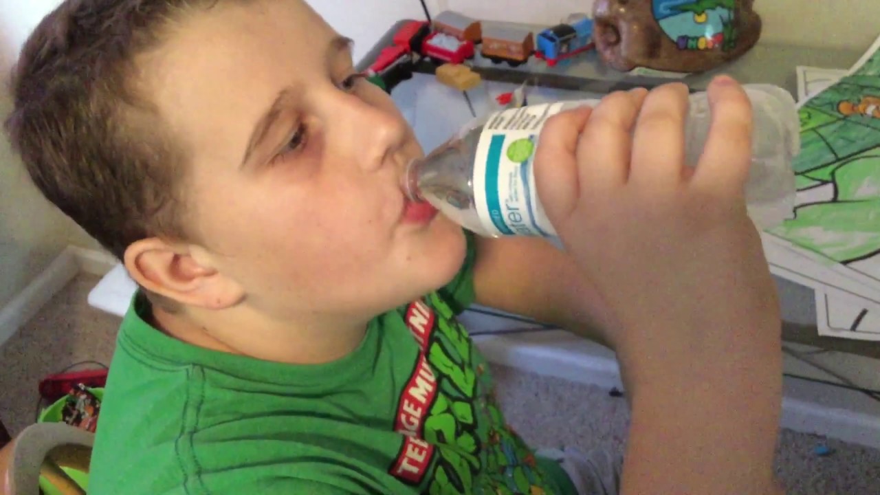 Water chugging challenge!!😎 - YouTube