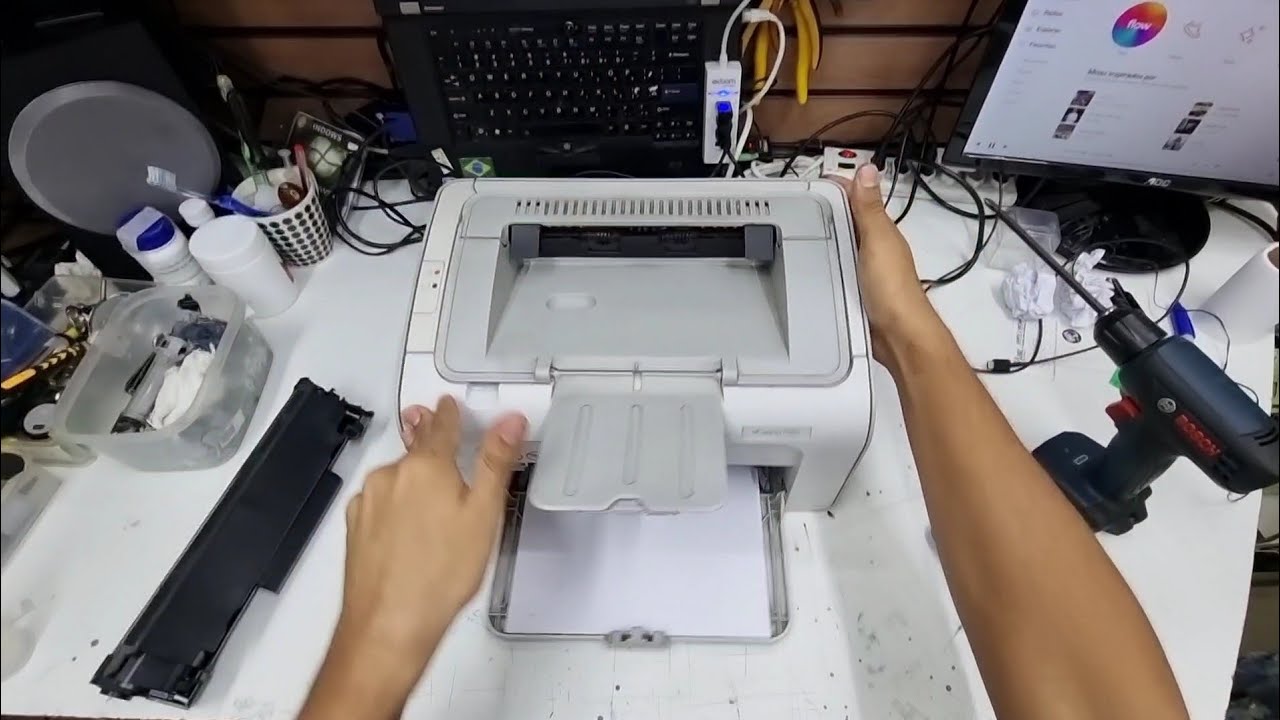Desmontagem e Limpeza de Impressora HP laserjet P1005 - YouTube