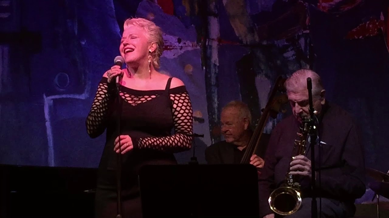 Cat Conner sings @ Vibrato Grill Jazz "I've Got a Crush On You" - YouTube