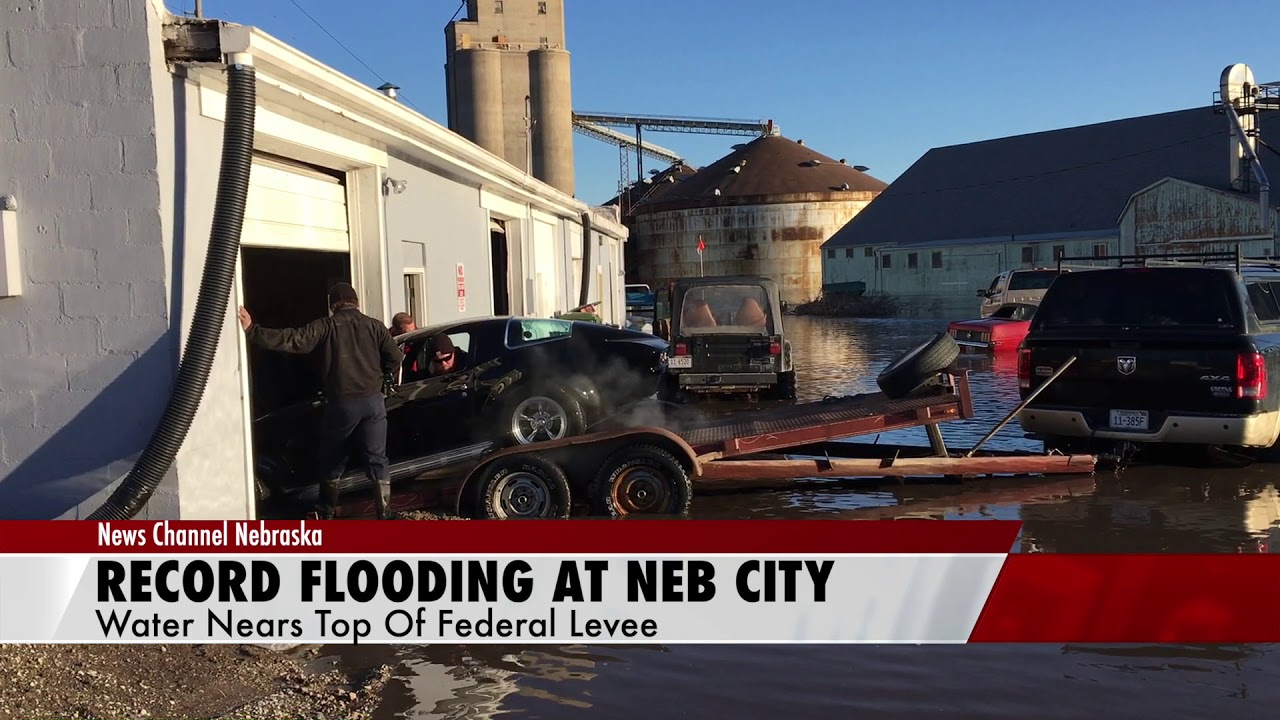 Missouri River raises to record flooding at Nebraska City - YouTube