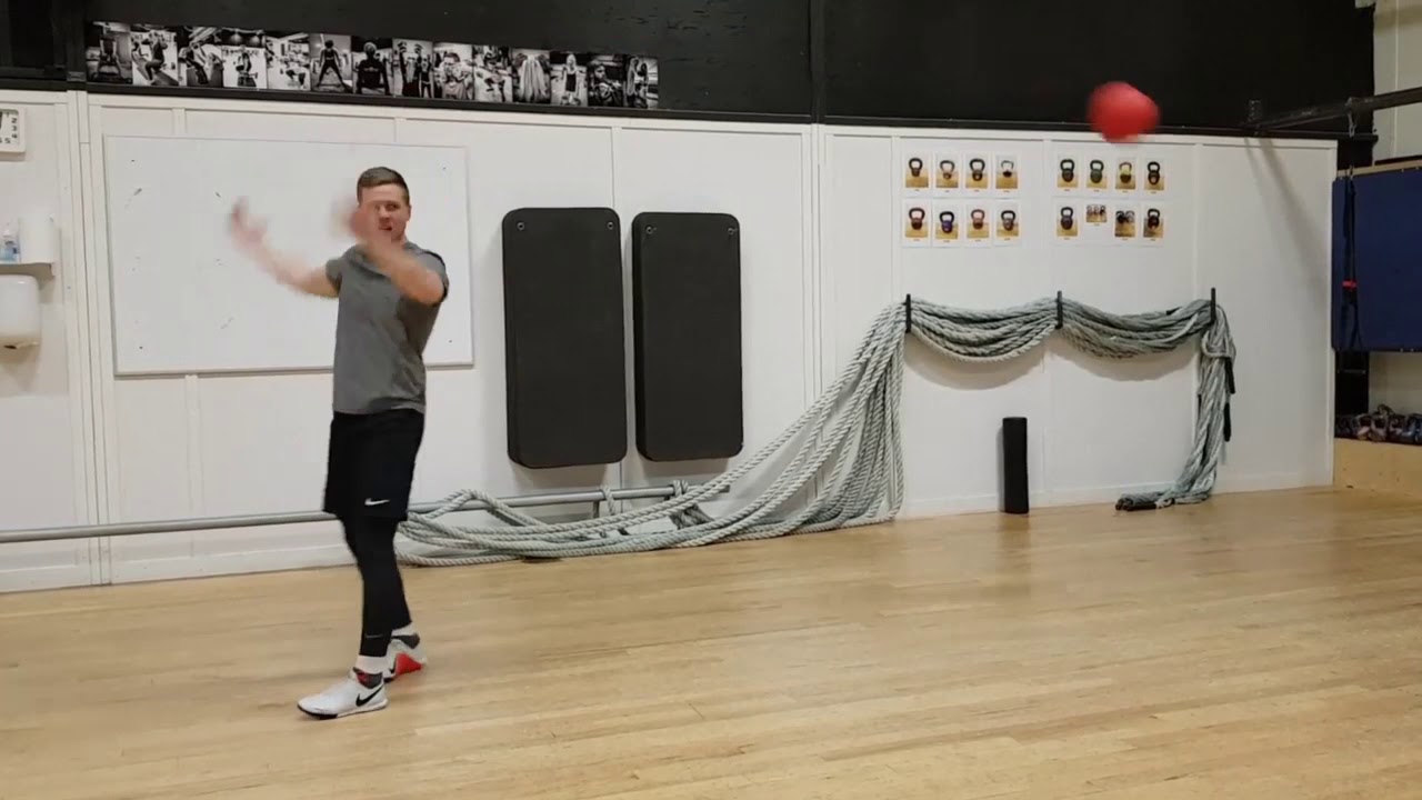 Þín Þjálfun - Med ball back toss - YouTube