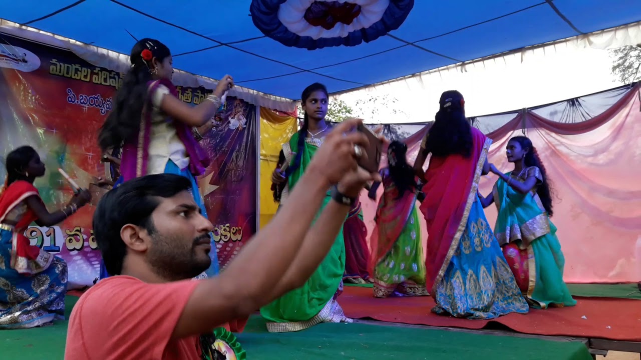 Premikula Roju Movie Dandiya video song _2018 - YouTube